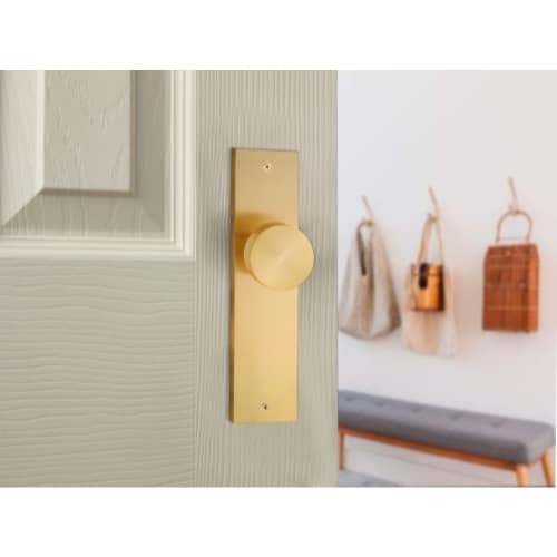 Embassy EH220 Medallion Door Knob, Floating Disc Design